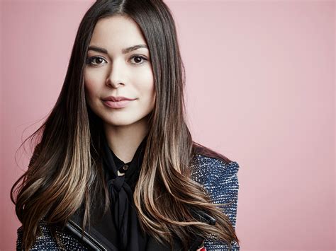 Miranda Cosgrove Hermana Pequeña