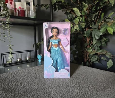 Disney Store Official Princess Jasmine Classic Doll Aladdin 30cm