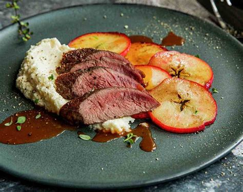Indrefilet Av Rein Med Karamelliserte Epler Oppskrift Med Kalkulert