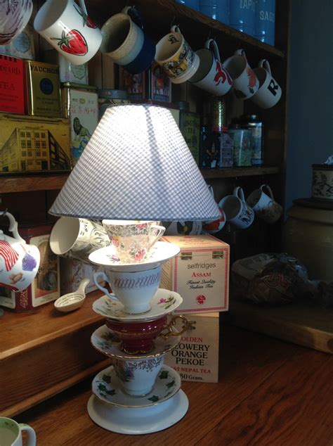 Quirky Light At Peacocks Ely Antike Lampe Holzbearbeitungsideen