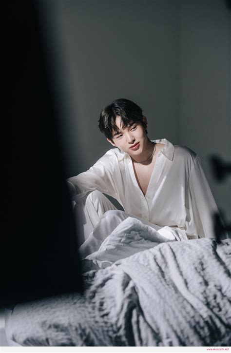 Poom Thai Magazine Online