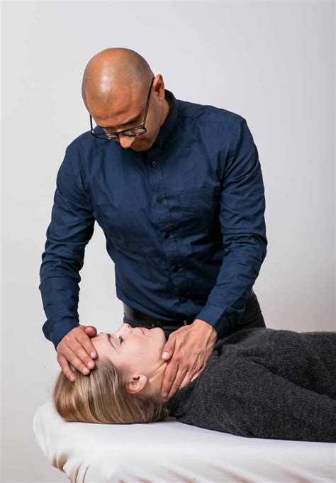 Pinched Neck Nerve Symptoms Causes Exercises And Treatment