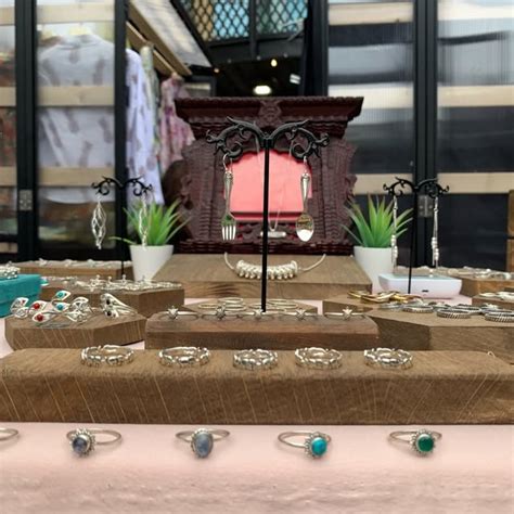 Tikijhya Tikiijhya • Threads Say More