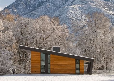 Single Pitch House Design With Shed Roof In Snowy Landscape Desain