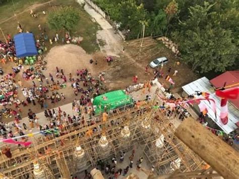 ဒေသခံရာချီကြိုဆိုခဲ့ကြတဲ့ မိုင်းဖုန်းဆရာတော်ကြီးရဲ့ ထီးတော်တင်ဦးဆောင်ပ