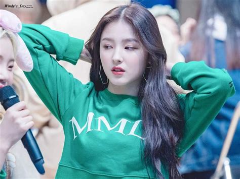 Pin By 25 09 On Nancy Nancy Momoland Beautiful Asian Women Nancy Jewel Mcdonie