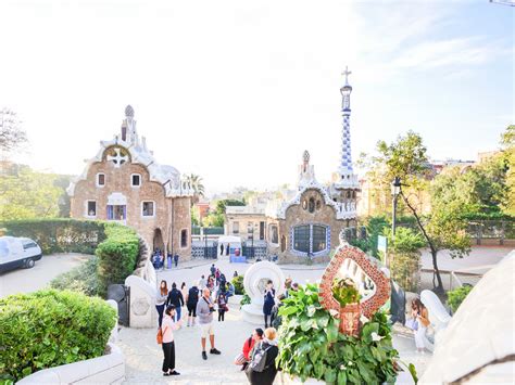 西班牙巴塞隆納景點｜奎爾公園 Park Güell：經典高第建築 蔡小妞依玲
