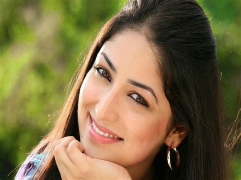 X Yami Gautam Background Coolwallpapers Me
