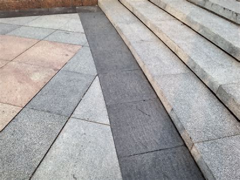 蒲河校区部分室外花岗岩地砖踏步防滑改造项目竣工 辽宁大学后勤工作处