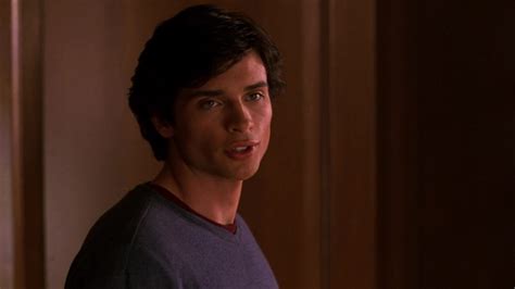 Auscaps Tom Welling Shirtless In Smallville 1 01 Pilot