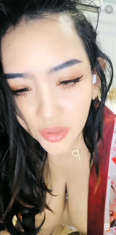 Tante Cantik Gesek Gesek Memek Ke Kasur Sambil Goyang Sexy Eporner