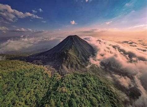 Izalco Volcano El Salvador Explore The Legendary “lighthouse Of The Pacific”