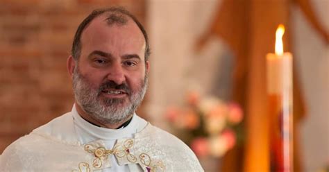 Autor De Libros Y Un Doctorado En Teología Moral Quién Es El Sacerdote De Córdoba Acusado De