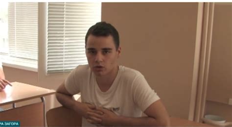 Ученик намери и върна пенсията на възрастен мъж снимка Общество