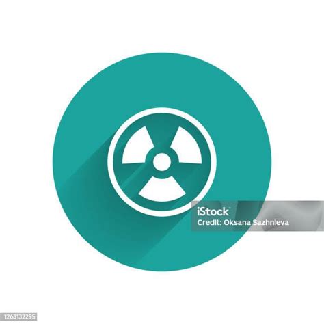 Wit Radioactief Pictogram Dat Met Lange Schaduw Wordt Geïsoleerd