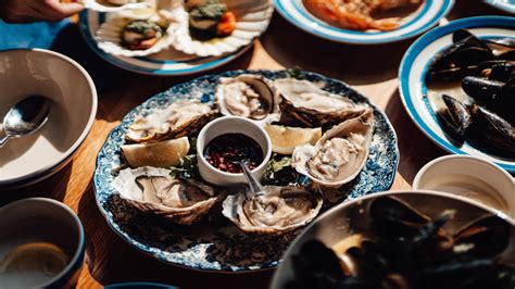 The Old School Seafood Buffet Chain You Likely Forgot About