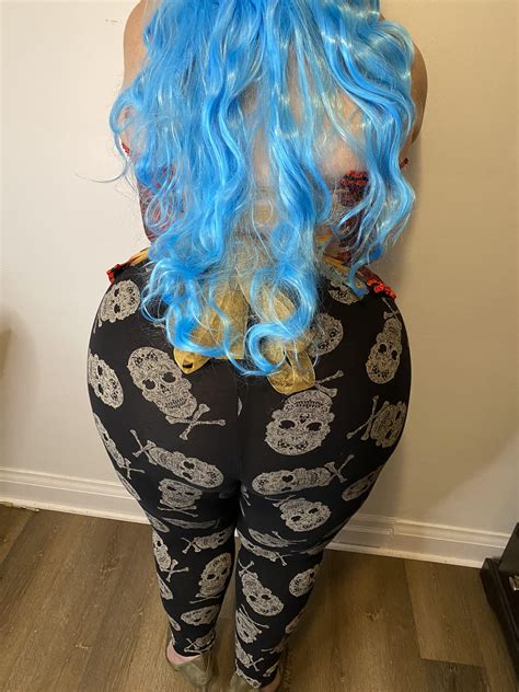 Corsets And Skulls Just Hit Different 😍 Scrolller