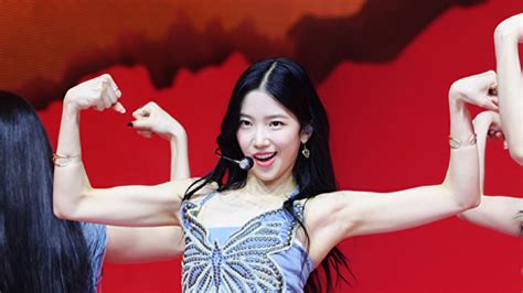 포토 르세라핌 카즈하 청순 미녀는 머슬퀸