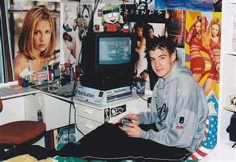 25 Retro Moments Featuring The 90s Lifestyle Know Your Meme