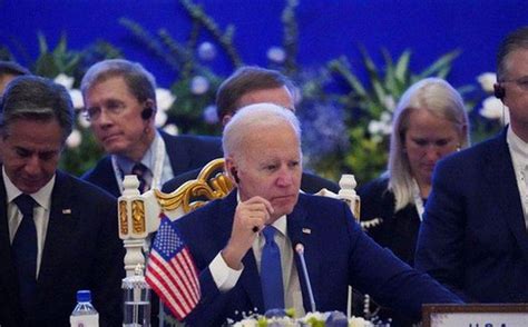 Tổng Thống Mỹ Biden Lắng Nghe Bài Phát Biểu Của Ngoại Trưởng Nga Lavrov
