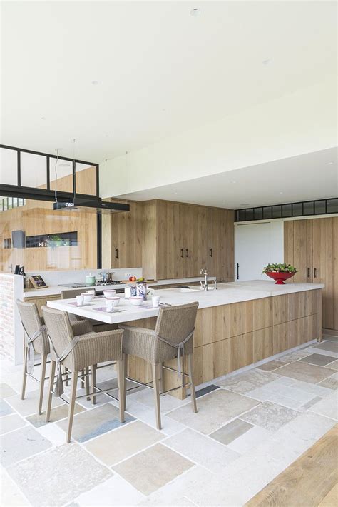 Moderne Licht Eiken Keuken Met Traditionele Accenten De Bosbeke Home Decor Keuken Kleine