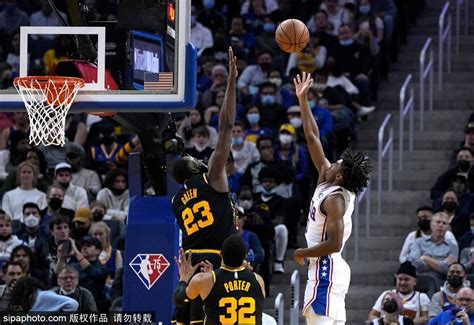 组图勇士胜76人 库里兄弟直接对话普尔中超远三分 搜狐大视野 搜狐新闻