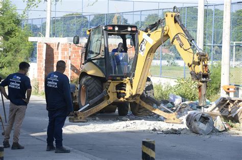 Seop Remove Mais De Dez Barricadas Em Comunidades Da Ilha Do Governador