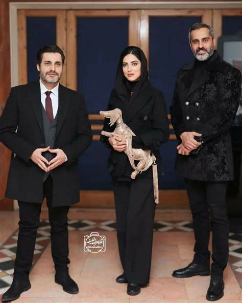 کیف عجیب این بازیگر زن سوژه عکاسان شد