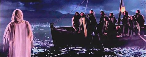 Evangelio Del Día Jesús Caminaba Sobre El Mar Y Se Acercaba A La