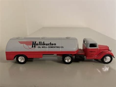 Ertl 1937 Ford Tractor Trailer Tanker Semi Bank Halliburton Oil Well