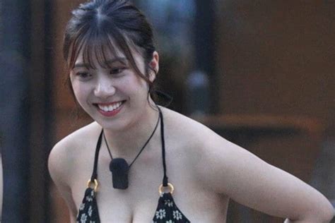 【写真・画像】21歳グラマー美女、水着姿で若手経営者と一つの浮き輪で後ろから…温水プールで超密着「自分だけに来てほしい」 1枚目