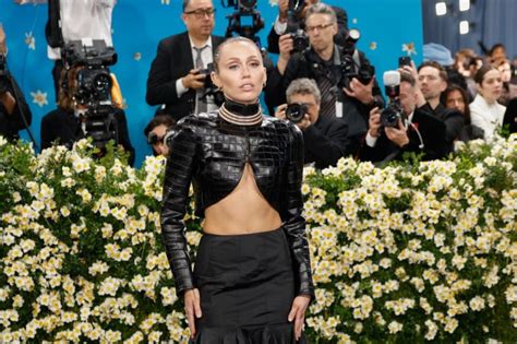 Watch Miley Cyrus Discusses Challenge Of Writing Avatar Song