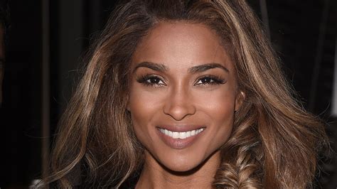 Ciaras Engagement Ring Here Are Photos Of Her 16 Carat Diamond From Russell Wilson Glamour