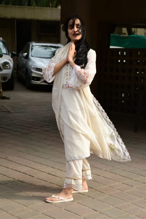 Messy Hair Messes With Shraddha Kapoor