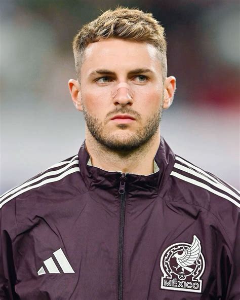 Santiago Gimenez In 2025 Soccer Players Soccer Pictures Mens Fashion
