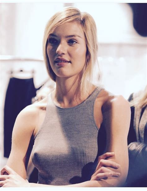 Pin On S T Y L E Braless Babes Braless Braless Fashion