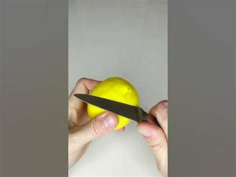 HOW TO SQUEEZE LEMON JUICE WITHOUT CUTTING IT - YouTube
