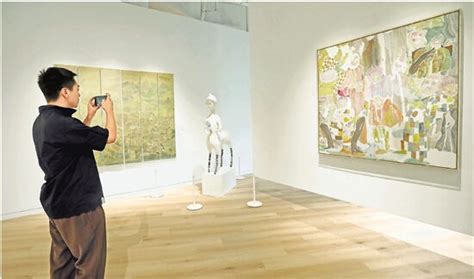 亚运村里 看美展
