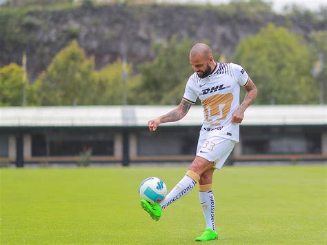 Pumas Recibe Dani Alves Con Mucha Expectativa