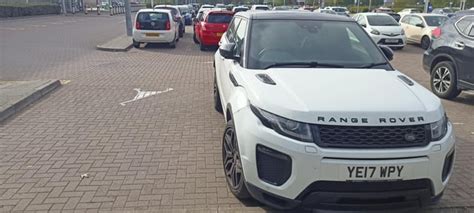 Range Rover Drivers Know Everyone Thinks Theyre Total Cunts Right