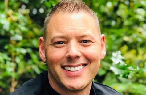 Im A Top Cop And Ufo Hunter I Saw An Object In The Sky And Now Im Swamped With Hundreds Of