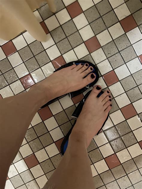Just Took A Shower Do You Like Wet Feet 🖤 R Tgirl Feet