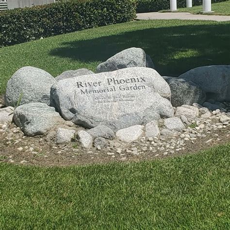 River Phoenix Grave
