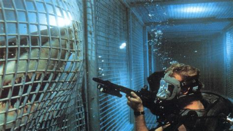 Deep Blue Sea 1999 Backdrops — The Movie Database Tmdb