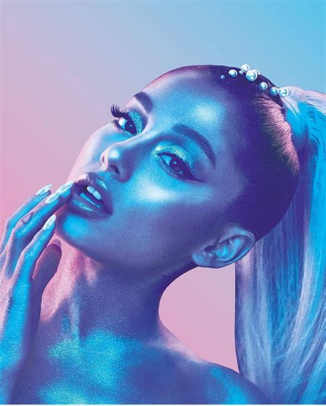 🌬 On Instagram Theres No Way This Woman Is Real” Cantanti Donna
