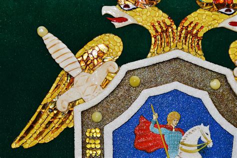 Купить Картина из янтаря Герб Следственного Комитета РФ по цене 55 000 руб