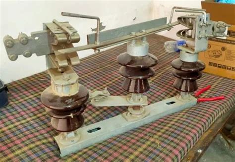 11kv Isolators 400amp Blade Type Floor Mount At ₹ 16500piece In