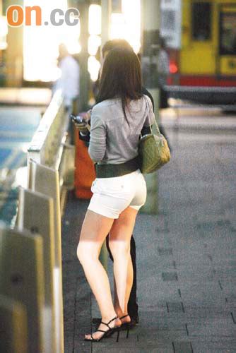 霍啟人拍拖逛名店 東方日報