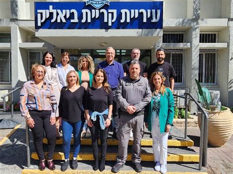 עיריית קריית ביאליק משקיעה בקידום ההשכלה של עובדיה