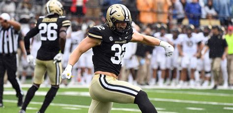 Commitment Impact Lb Ethan Barr